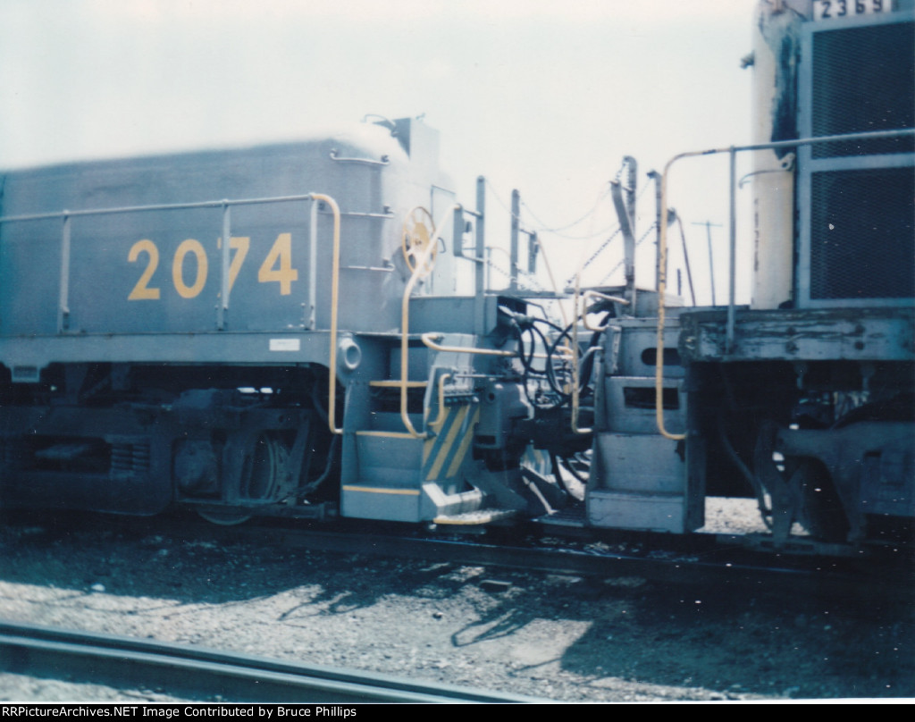 Closeup of L&N Slug 2074 MU with Alco S4 2369